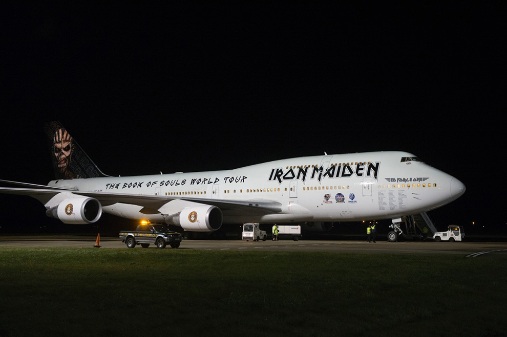 ED FORCE ONE ARRIVES IN CARDIFF - Iron Maiden